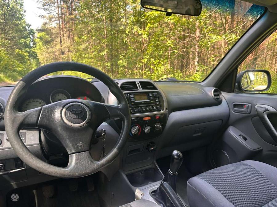 Black Toyota RAV4 2003 in Nemencine, with an engine capacity of 2.00 L and mileage of 360 thousand km for 3200 €, photo 14 on AUTOMOTO.COM.LV
