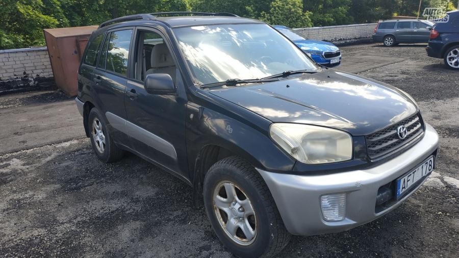Melns Toyota RAV4 2003 Viļņa, ar dzinēja tilpumu 2.00 L un nobraukumu 220 tūkst. km par 2450 €, foto 3 vietnē AUTOMOTO.COM.LV