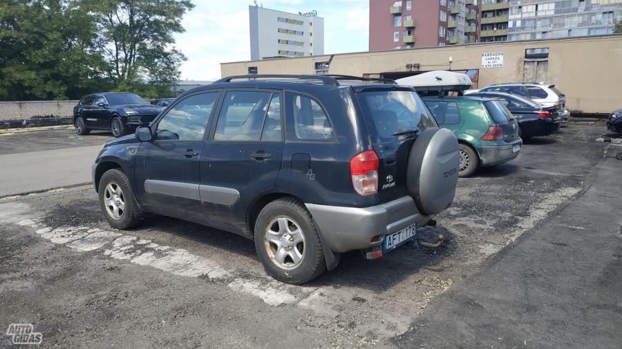 Melns Toyota RAV4 2003 Viļņa, ar dzinēja tilpumu 2.00 L un nobraukumu 220 tūkst. km par 2450 €, foto 5 vietnē AUTOMOTO.COM.LV