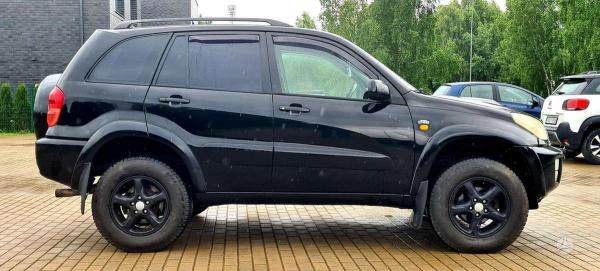 Melns Toyota RAV4 2003 Viļņa, ar dzinēja tilpumu 2.00 L un nobraukumu 280 tūkst. km par 4300 €, foto 7 vietnē AUTOMOTO.COM.LV