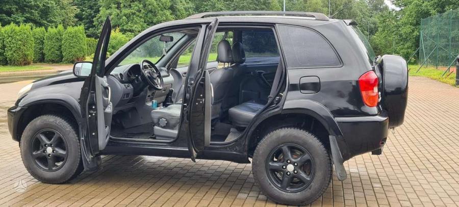 Melns Toyota RAV4 2003 Viļņa, ar dzinēja tilpumu 2.00 L un nobraukumu 280 tūkst. km par 4300 €, foto 17 vietnē AUTOMOTO.COM.LV
