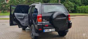 Melns Toyota RAV4 2003 Viļņa, ar dzinēja tilpumu 2.00 L un nobraukumu 280 tūkst. km par 4300 €, foto 19 vietnē AUTOMOTO.COM.LV