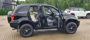 Melns Toyota RAV4 2003 Viļņa, ar dzinēja tilpumu 2.00 L un nobraukumu 280 tūkst. km par 4300 €, foto 23 vietnē AUTOMOTO.COM.LV