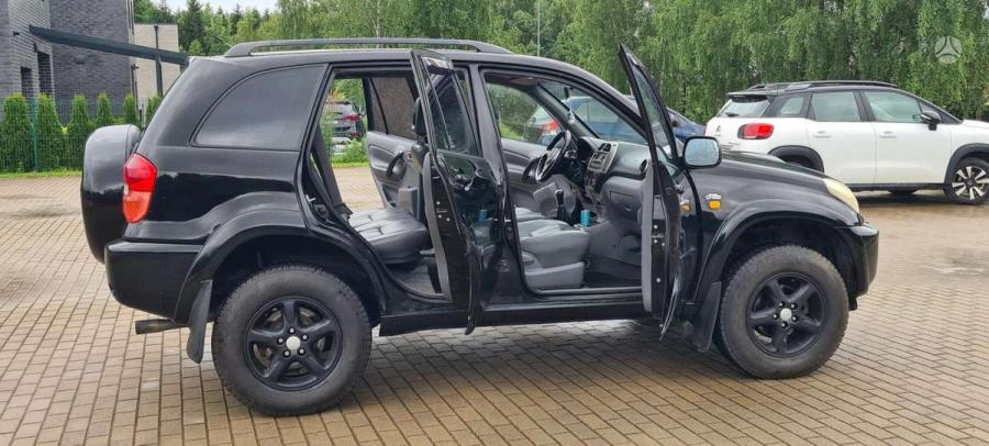 Melns Toyota RAV4 2003 Viļņa, ar dzinēja tilpumu 2.00 L un nobraukumu 280 tūkst. km par 4300 €, foto 23 vietnē AUTOMOTO.COM.LV
