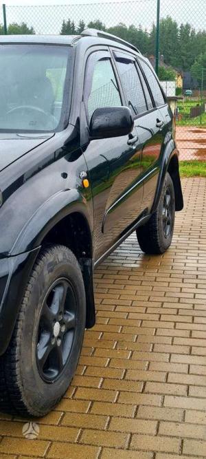 Melns Toyota RAV4 2003 Viļņa, ar dzinēja tilpumu 2.00 L un nobraukumu 280 tūkst. km par 4300 €, foto 27 vietnē AUTOMOTO.COM.LV
