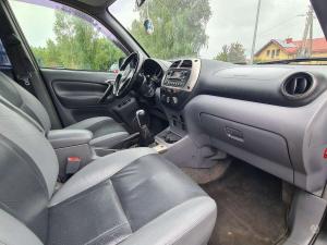 Melns Toyota RAV4 2003 Viļņa, ar dzinēja tilpumu 2.00 L un nobraukumu 280 tūkst. km par 4300 €, foto 31 vietnē AUTOMOTO.COM.LV