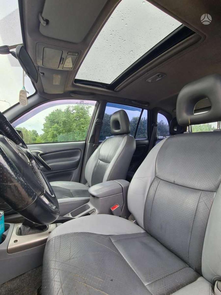 Melns Toyota RAV4 2003 Viļņa, ar dzinēja tilpumu 2.00 L un nobraukumu 280 tūkst. km par 4300 €, foto 32 vietnē AUTOMOTO.COM.LV