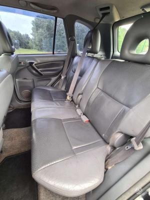 Melns Toyota RAV4 2003 Viļņa, ar dzinēja tilpumu 2.00 L un nobraukumu 280 tūkst. km par 4300 €, foto 35 vietnē AUTOMOTO.COM.LV