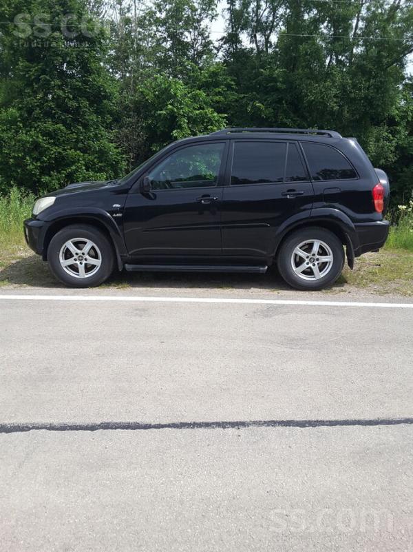 Melns Toyota RAV4 2003 Preiļi, ar dzinēja tilpumu 2.00 L un nobraukumu 0 tūkst. km par 3200 €, foto 1 vietnē AUTOMOTO.COM.LV