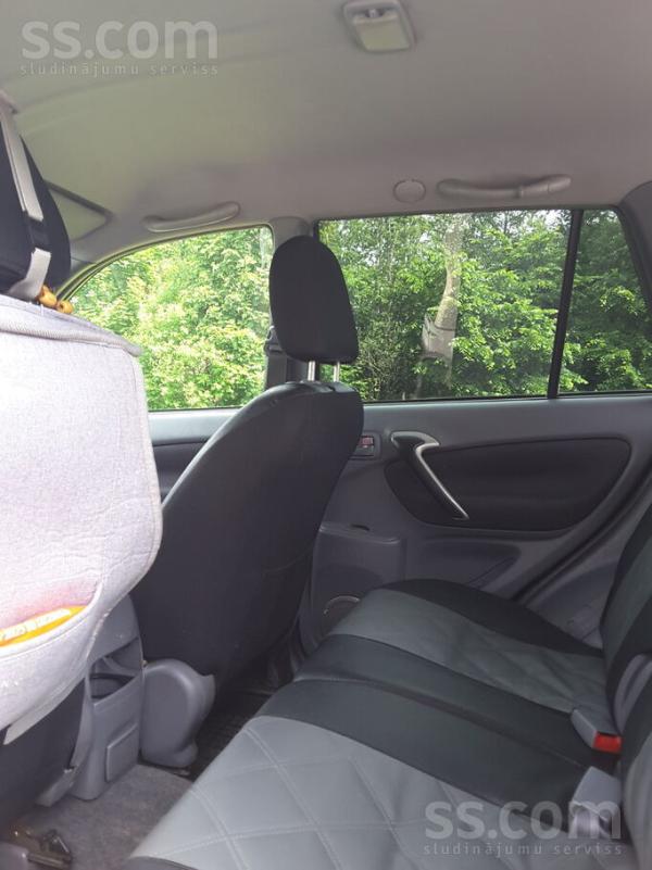 Melns Toyota RAV4 2003 Preiļi, ar dzinēja tilpumu 2.00 L un nobraukumu 0 tūkst. km par 3200 €, foto 10 vietnē AUTOMOTO.COM.LV