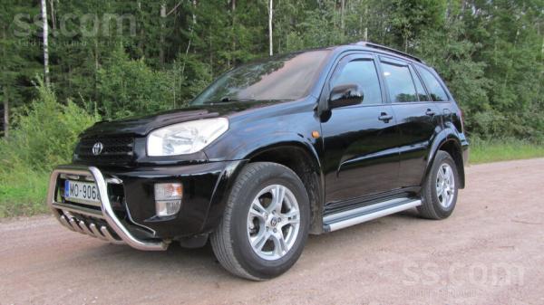 Black Toyota RAV4 2003 in Balvi, with an engine capacity of 2.00 L and mileage of 222 thousand km for 3990 €, photo 3 on AUTOMOTO.COM.LV