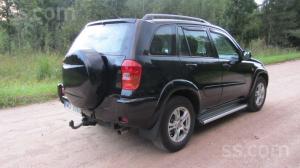 Black Toyota RAV4 2003 in Balvi, with an engine capacity of 2.00 L and mileage of 222 thousand km for 3990 €, photo 4 on AUTOMOTO.COM.LV