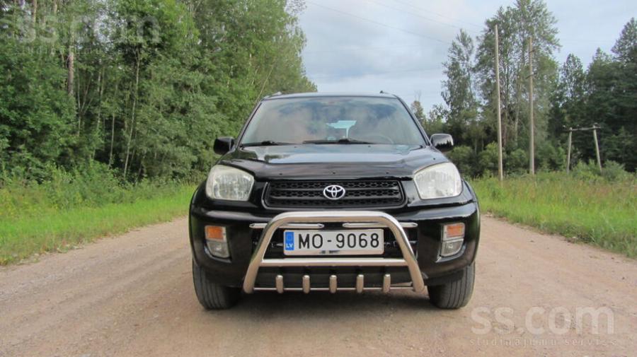 Black Toyota RAV4 2003 in Balvi, with an engine capacity of 2.00 L and mileage of 222 thousand km for 3990 €, photo 6 on AUTOMOTO.COM.LV