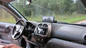 Black Toyota RAV4 2003 in Balvi, with an engine capacity of 2.00 L and mileage of 222 thousand km for 3990 €, photo 11 on AUTOMOTO.COM.LV