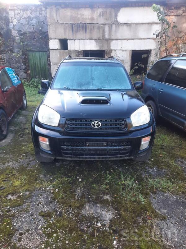 Black Toyota RAV4 2003 in Limbazi, with an engine capacity of 2.00 L and mileage of 313 thousand km for 600 €, photo 1 on AUTOMOTO.COM.LV