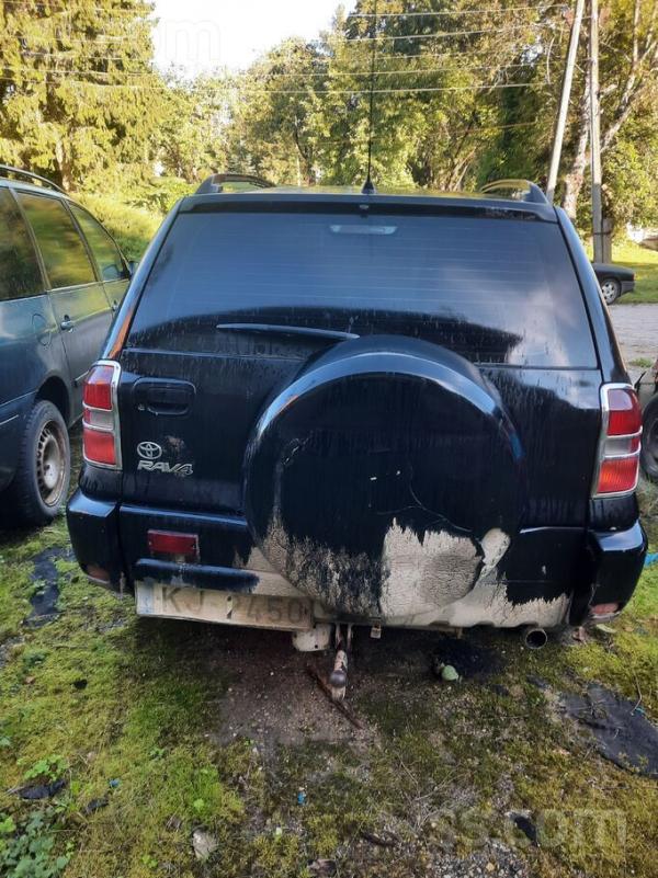 Black Toyota RAV4 2003 in Limbazi, with an engine capacity of 2.00 L and mileage of 313 thousand km for 600 €, photo 4 on AUTOMOTO.COM.LV