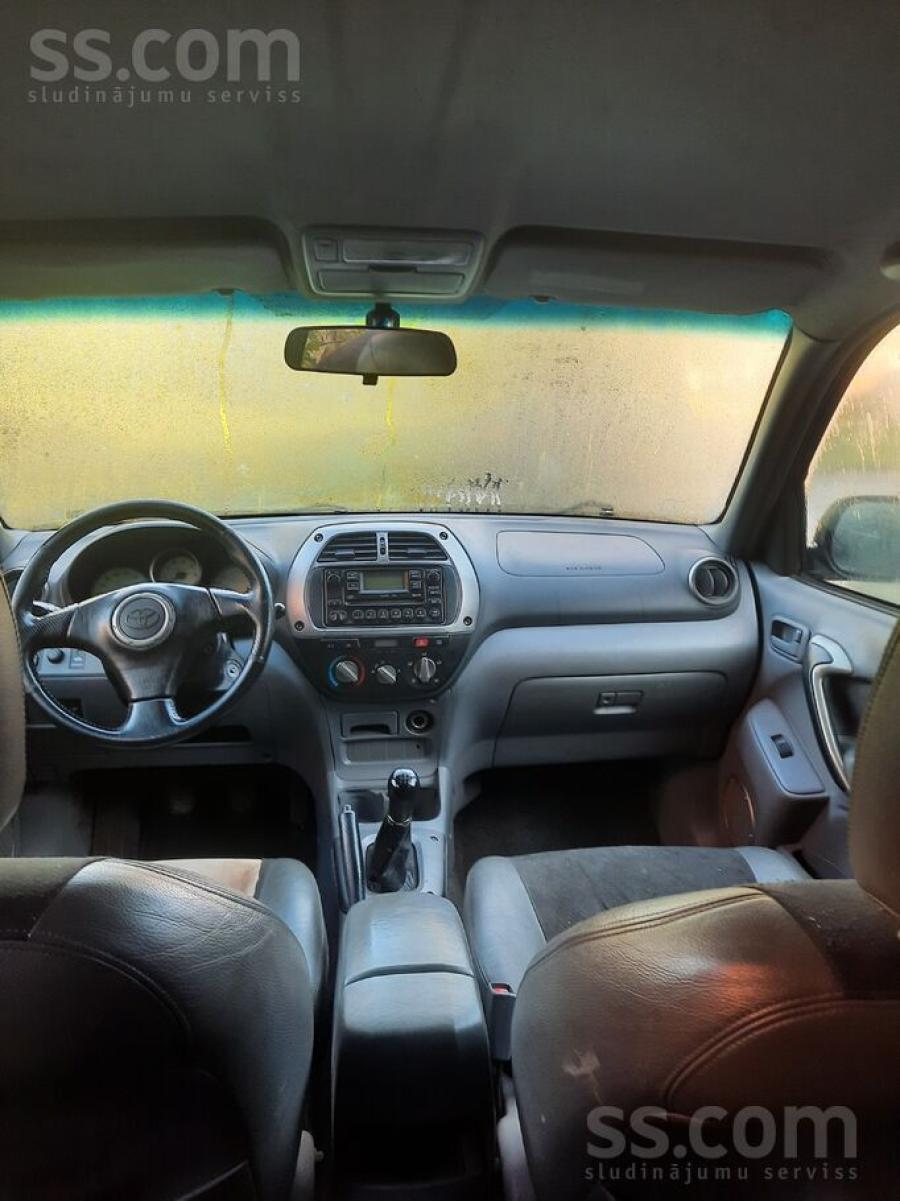 Black Toyota RAV4 2003 in Limbazi, with an engine capacity of 2.00 L and mileage of 313 thousand km for 600 €, photo 5 on AUTOMOTO.COM.LV