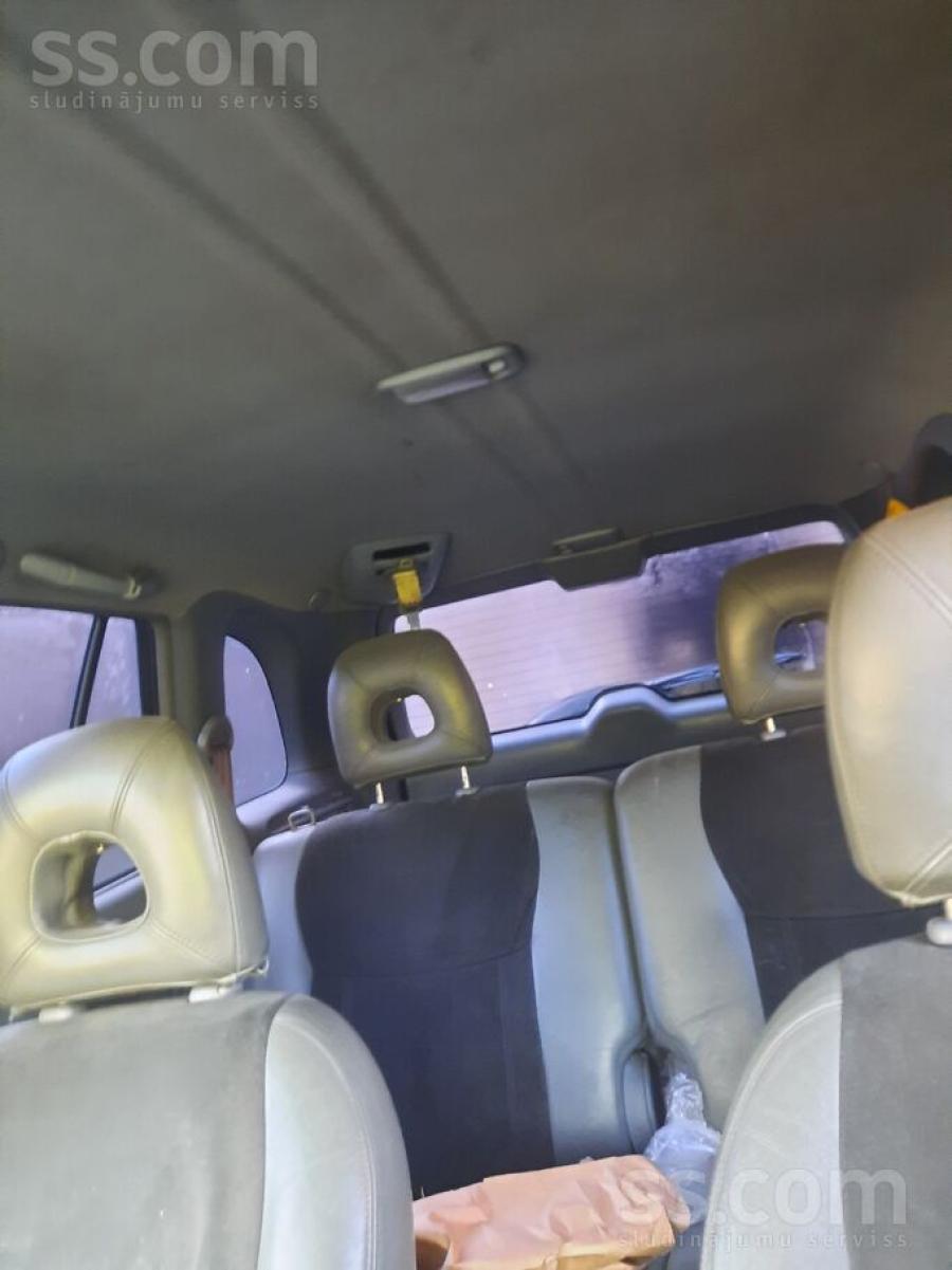 Black Toyota RAV4 2003 in Limbazi, with an engine capacity of 2.00 L and mileage of 313 thousand km for 600 €, photo 6 on AUTOMOTO.COM.LV