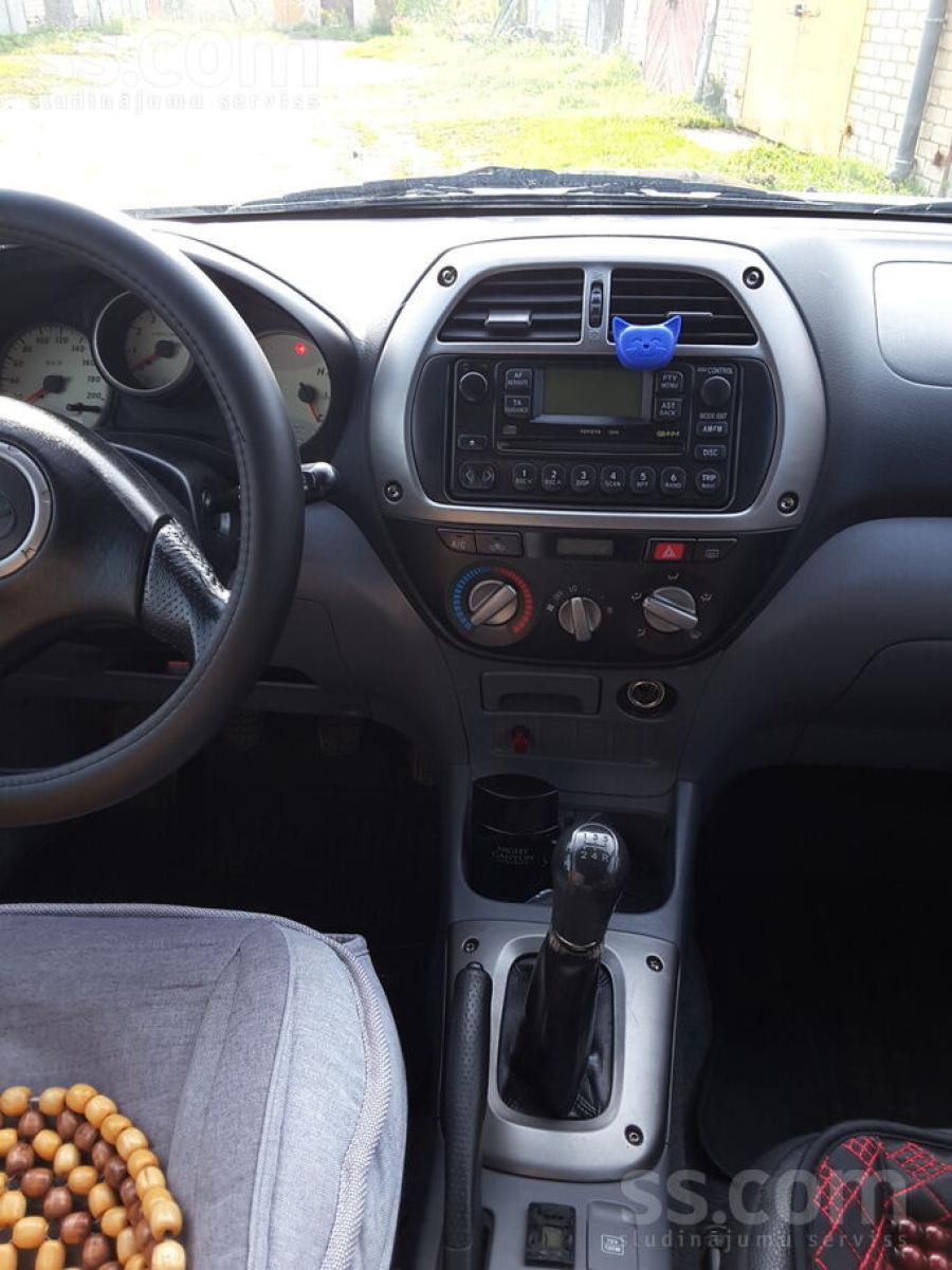 Melns Toyota RAV4 2003 Preiļi, ar dzinēja tilpumu 2.00 L un nobraukumu 0 tūkst. km par 2700 €, foto 3 vietnē AUTOMOTO.COM.LV