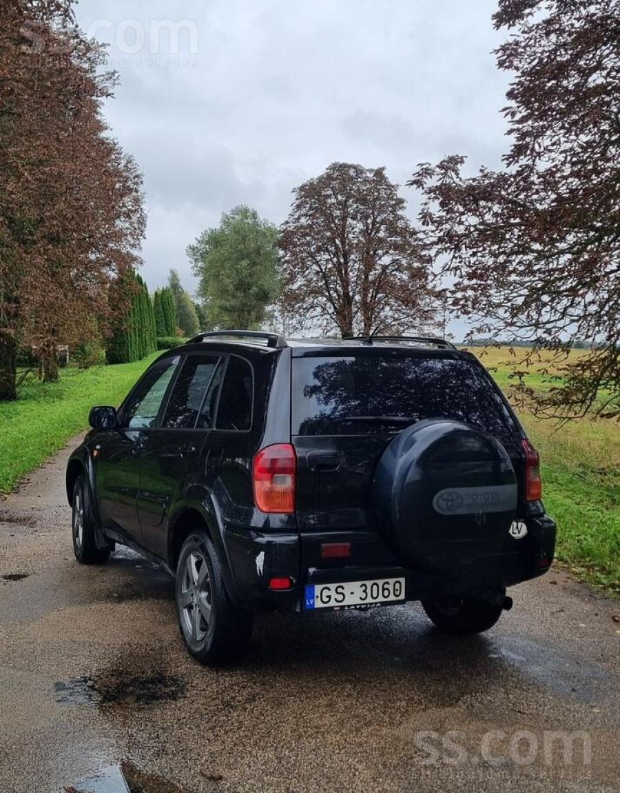 Melns Toyota RAV4 2003 Bauska, ar dzinēja tilpumu 2.00 L un nobraukumu 397 tūkst. km par 2400 €, foto 3 vietnē AUTOMOTO.COM.LV