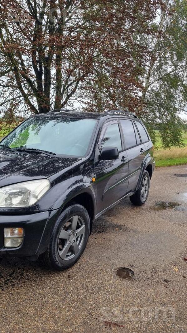 Toyota RAV4 2003 in Bauska on AUTOMOTO.COM.LV Black Toyota RAV4 2003 in Bauska, with an engine capacity of 2.00 L and mileage of 397 thousand km for 2400 €, photo 4 on AUTOMOTO.COM.LV