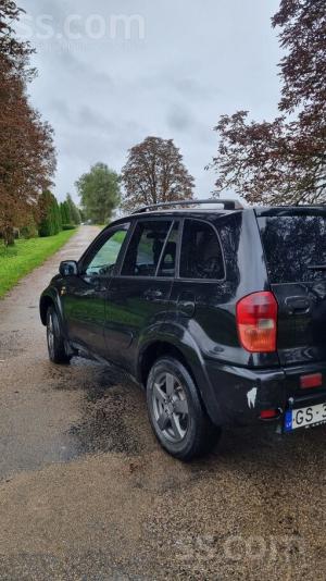 Melns Toyota RAV4 2003 Bauska, ar dzinēja tilpumu 2.00 L un nobraukumu 397 tūkst. km par 2400 €, foto 7 vietnē AUTOMOTO.COM.LV