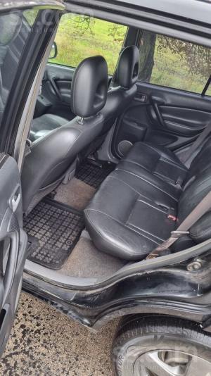 Melns Toyota RAV4 2003 Bauska, ar dzinēja tilpumu 2.00 L un nobraukumu 397 tūkst. km par 2400 €, foto 9 vietnē AUTOMOTO.COM.LV