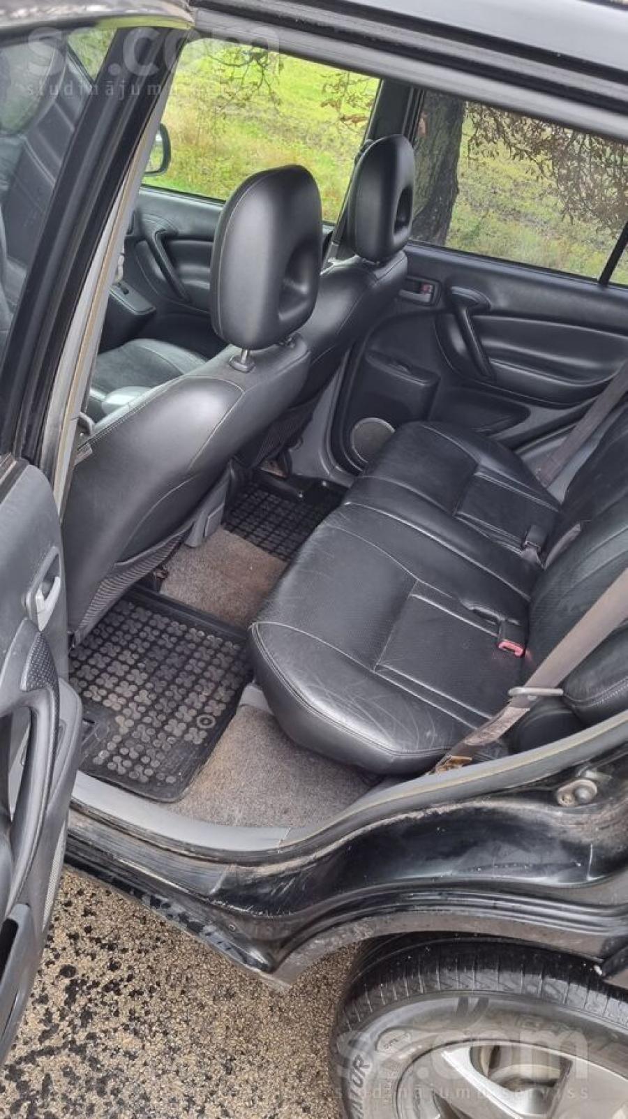Melns Toyota RAV4 2003 Bauska, ar dzinēja tilpumu 2.00 L un nobraukumu 397 tūkst. km par 2400 €, foto 9 vietnē AUTOMOTO.COM.LV