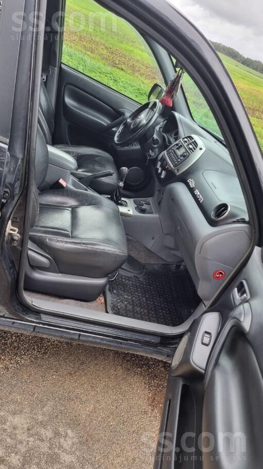 Melns Toyota RAV4 2003 Bauska, ar dzinēja tilpumu 2.00 L un nobraukumu 397 tūkst. km par 2400 €, foto 11 vietnē AUTOMOTO.COM.LV