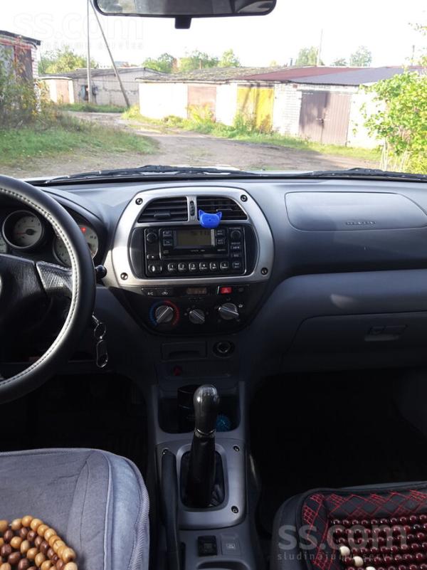 Black Toyota RAV4 2003 in Preili, with an engine capacity of 2.00 L and mileage of 0 thousand km for 2700 €, photo 8 on AUTOMOTO.COM.LV