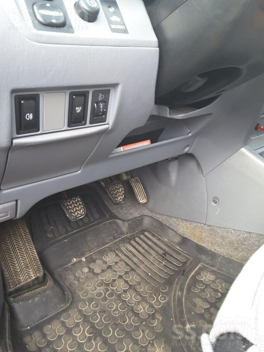 Black Toyota RAV4 2003 in Preili, with an engine capacity of 2.00 L and mileage of 0 thousand km for 2700 €, photo 9 on AUTOMOTO.COM.LV