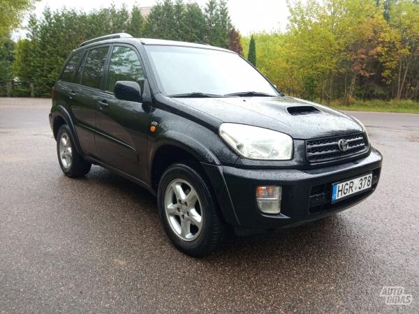 Black Toyota RAV4 2003 in Vilnius, with an engine capacity of 2.00 L and mileage of 300 thousand km for 2690 €, photo 1 on AUTOMOTO.COM.LV