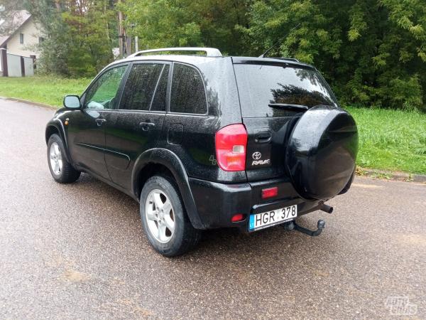 Black Toyota RAV4 2003 in Vilnius, with an engine capacity of 2.00 L and mileage of 300 thousand km for 2690 €, photo 6 on AUTOMOTO.COM.LV