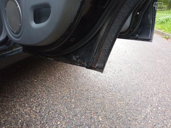 Black Toyota RAV4 2003 in Vilnius, with an engine capacity of 2.00 L and mileage of 300 thousand km for 2690 €, photo 11 on AUTOMOTO.COM.LV