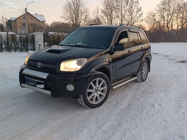 Melns Toyota RAV4 2004 Šauļi, ar dzinēja tilpumu 2.00 L un nobraukumu 320 tūkst. km par 3750 €, foto 2 vietnē AUTOMOTO.COM.LV