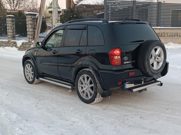 Melns Toyota RAV4 2004 Šauļi, ar dzinēja tilpumu 2.00 L un nobraukumu 320 tūkst. km par 3750 €, foto 4 vietnē AUTOMOTO.COM.LV