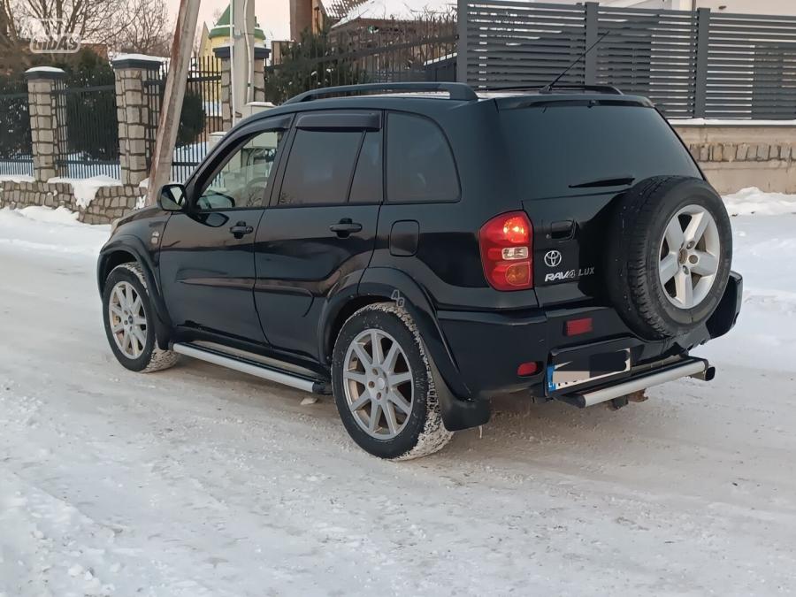 Melns Toyota RAV4 2004 Šauļi, ar dzinēja tilpumu 2.00 L un nobraukumu 320 tūkst. km par 3750 €, foto 4 vietnē AUTOMOTO.COM.LV