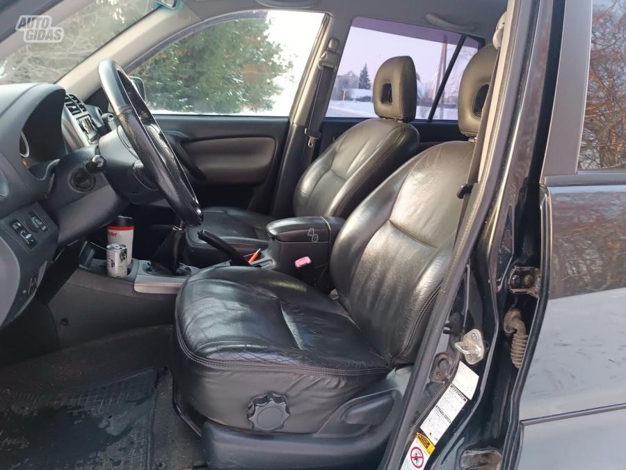 Melns Toyota RAV4 2004 Šauļi, ar dzinēja tilpumu 2.00 L un nobraukumu 320 tūkst. km par 3750 €, foto 10 vietnē AUTOMOTO.COM.LV
