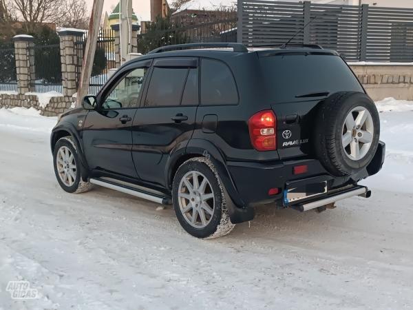 Melns Toyota RAV4 2004 Šauļi, ar dzinēja tilpumu 2.00 L un nobraukumu 320 tūkst. km par 3700 €, foto 4 vietnē AUTOMOTO.COM.LV