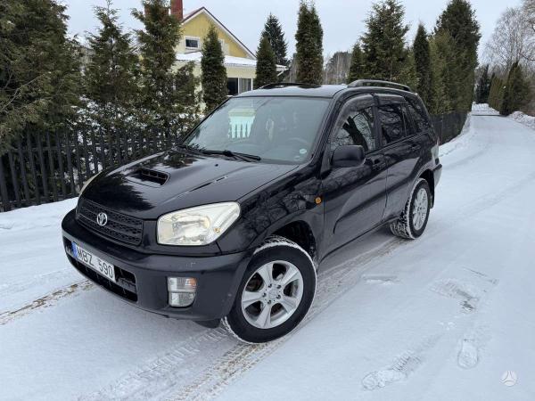 Black Toyota RAV4 2004 in Vilnius, with an engine capacity of 2.00 L and mileage of 250 thousand km for 2200 €, photo 1 on AUTOMOTO.COM.LV