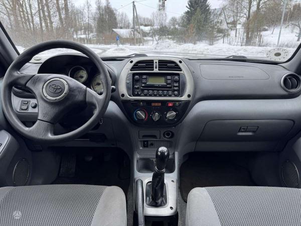 Black Toyota RAV4 2004 in Vilnius, with an engine capacity of 2.00 L and mileage of 250 thousand km for 2200 €, photo 11 on AUTOMOTO.COM.LV