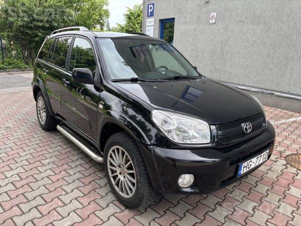 Black Toyota RAV4 2004 in Riga, with an engine capacity of 2.00 L and mileage of 288 thousand km for 3390 €, photo 3 on AUTOMOTO.COM.LV