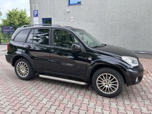 Black Toyota RAV4 2004 in Riga, with an engine capacity of 2.00 L and mileage of 288 thousand km for 3190 €, photo 5 on AUTOMOTO.COM.LV