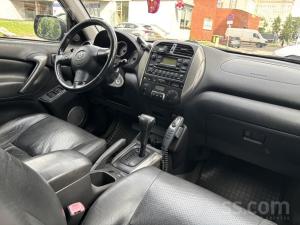 Black Toyota RAV4 2004 in Riga, with an engine capacity of 2.00 L and mileage of 288 thousand km for 3190 €, photo 17 on AUTOMOTO.COM.LV