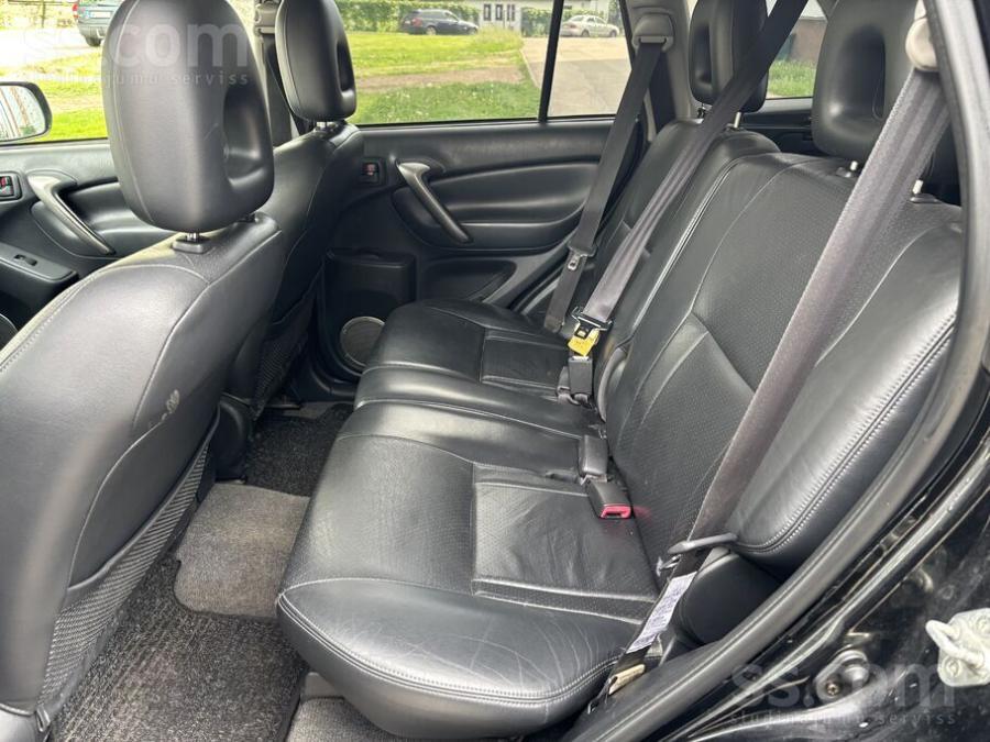Black Toyota RAV4 2004 in Riga, with an engine capacity of 2.00 L and mileage of 288 thousand km for 3190 €, photo 18 on AUTOMOTO.COM.LV