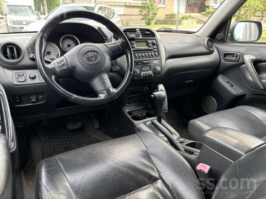 Black Toyota RAV4 2004 in Riga, with an engine capacity of 2.00 L and mileage of 288 thousand km for 3190 €, photo 19 on AUTOMOTO.COM.LV