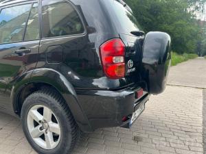 Black Toyota RAV4 2004 in Riga, with an engine capacity of 2.00 L and mileage of 328 thousand km for 2200 €, photo 5 on AUTOMOTO.COM.LV