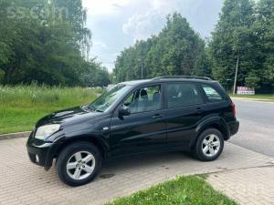 Black Toyota RAV4 2004 in Riga, with an engine capacity of 2.00 L and mileage of 328 thousand km for 2200 €, photo 6 on AUTOMOTO.COM.LV
