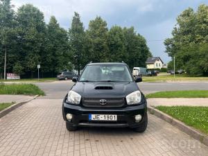 Black Toyota RAV4 2004 in Riga, with an engine capacity of 2.00 L and mileage of 328 thousand km for 2200 €, photo 7 on AUTOMOTO.COM.LV