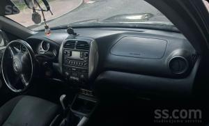 Black Toyota RAV4 2004 in Riga, with an engine capacity of 2.00 L and mileage of 328 thousand km for 2200 €, photo 8 on AUTOMOTO.COM.LV